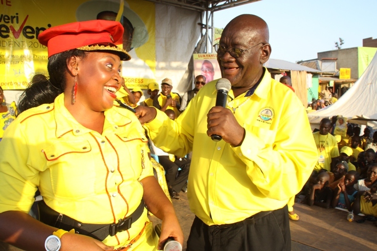 Singer Julie Angume Mesmerizes Mayoral Aspirant Ssesanga. - Entebbe News